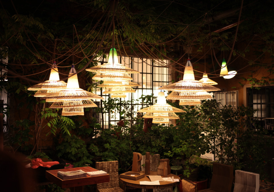 Pet Lamp Project - turning plastic bottles into lighting | Decomag